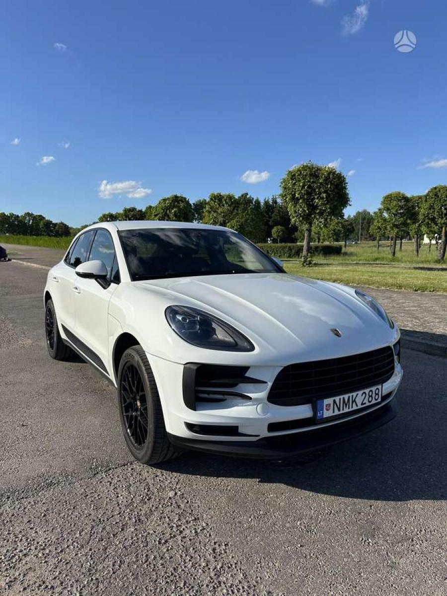 White Porsche Macan 2020 in Kaunas, with an engine capacity of 1.98 L and mileage of 75 thousand km for 28800 €, photo 1 on AUTOMOTO.COM.LV