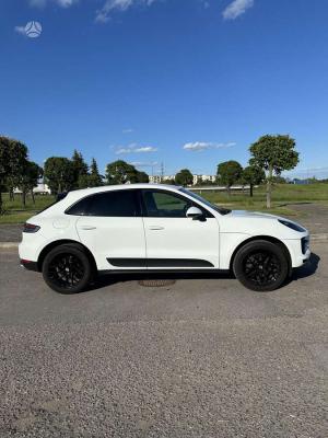 White Porsche Macan 2020 in Kaunas, with an engine capacity of 1.98 L and mileage of 75 thousand km for 28800 €, photo 4 on AUTOMOTO.COM.LV