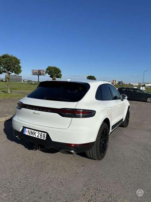 White Porsche Macan 2020 in Kaunas, with an engine capacity of 1.98 L and mileage of 75 thousand km for 28800 €, photo 6 on AUTOMOTO.COM.LV