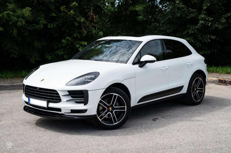 White Porsche Macan 2021 in Klaipeda, with an engine capacity of 1.98 L and mileage of 105 thousand km for 39500 €, photo 1 on AUTOMOTO.COM.LV