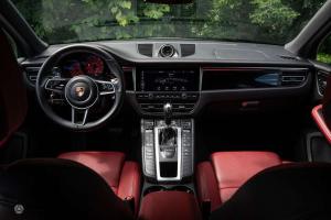 White Porsche Macan 2021 in Klaipeda, with an engine capacity of 1.98 L and mileage of 105 thousand km for 39500 €, photo 7 on AUTOMOTO.COM.LV