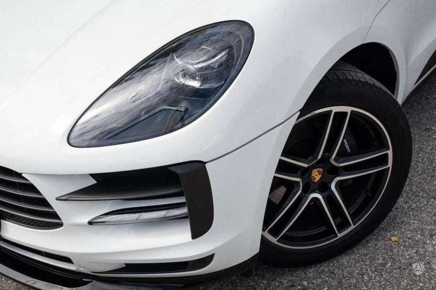 White Porsche Macan 2021 in Klaipeda, with an engine capacity of 1.98 L and mileage of 105 thousand km for 39500 €, photo 11 on AUTOMOTO.COM.LV