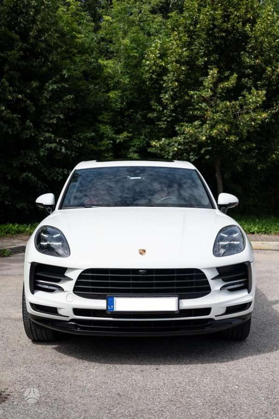 White Porsche Macan 2021 in Klaipeda, with an engine capacity of 1.98 L and mileage of 105 thousand km for 39500 €, photo 12 on AUTOMOTO.COM.LV