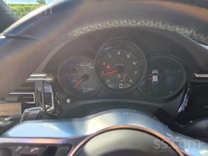 White Porsche Macan 2021 in Daugavpils, with an engine capacity of 2.00 L and mileage of 48 thousand km for 36950 €, photo 8 on AUTOMOTO.COM.LV