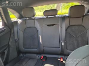 White Porsche Macan 2021 in Daugavpils, with an engine capacity of 2.00 L and mileage of 48 thousand km for 36950 €, photo 12 on AUTOMOTO.COM.LV