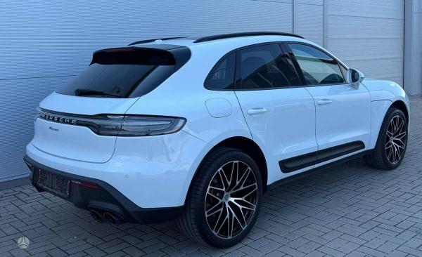 White Porsche Macan 2022 in Vilnius, with an engine capacity of 1.98 L and mileage of 64 thousand km for 40900 €, photo 5 on AUTOMOTO.COM.LV