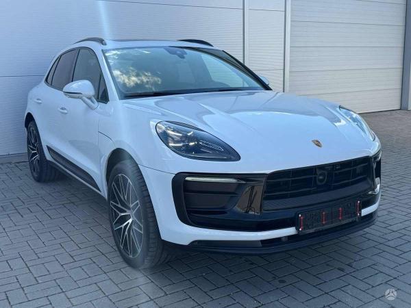 White Porsche Macan 2022 in Vilnius, with an engine capacity of 1.98 L and mileage of 64 thousand km for 40900 €, photo 6 on AUTOMOTO.COM.LV