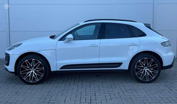 White Porsche Macan 2022 in Vilnius, with an engine capacity of 1.98 L and mileage of 64 thousand km for 40900 €, photo 7 on AUTOMOTO.COM.LV