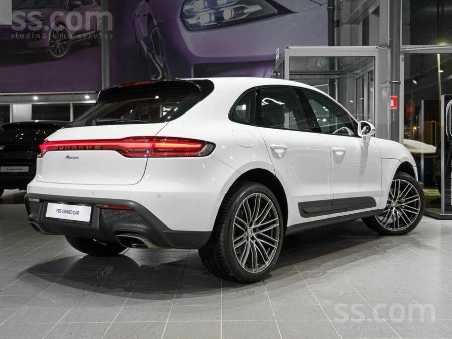White Porsche Macan 2023 in Riga, with an engine capacity of 2.00 L and mileage of 64 thousand km for 59900 €, photo 3 on AUTOMOTO.COM.LV