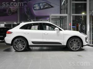 White Porsche Macan 2023 in Riga, with an engine capacity of 2.00 L and mileage of 64 thousand km for 59900 €, photo 7 on AUTOMOTO.COM.LV