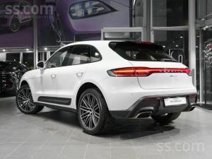 White Porsche Macan 2023 in Riga, with an engine capacity of 2.00 L and mileage of 64 thousand km for 59900 €, photo 10 on AUTOMOTO.COM.LV
