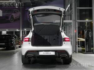 White Porsche Macan 2023 in Riga, with an engine capacity of 2.00 L and mileage of 64 thousand km for 59900 €, photo 14 on AUTOMOTO.COM.LV