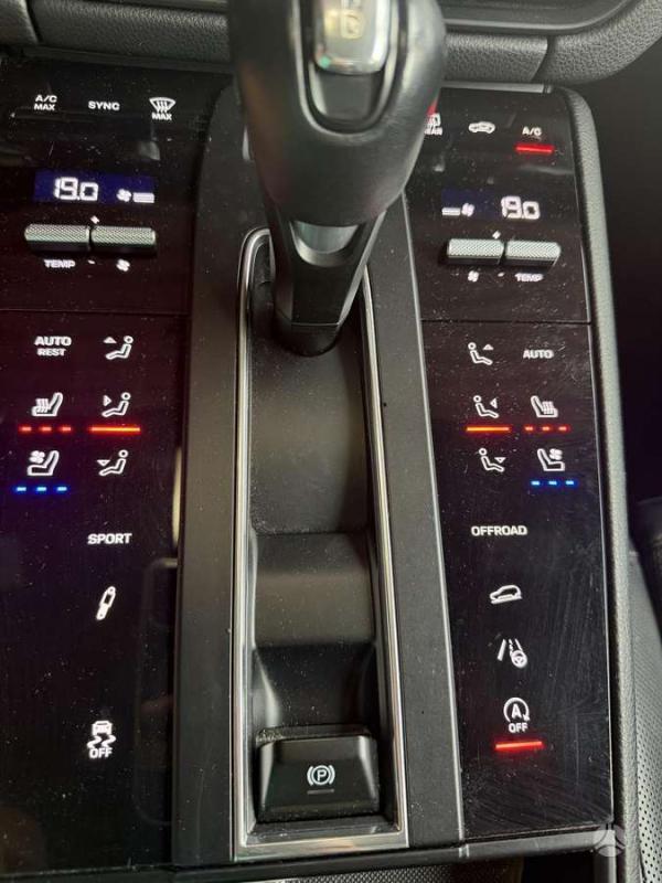 Balts Porsche Macan 2023 Kauņa, ar dzinēja tilpumu 2.89 L un nobraukumu 61 tūkst. km par 51500 €, foto 6 vietnē AUTOMOTO.COM.LV