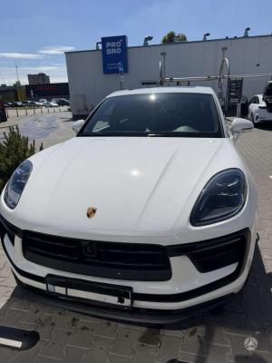 White Porsche Macan 2023 in Kaunas, with an engine capacity of 2.89 L and mileage of 61 thousand km for 51500 €, photo  on AUTOMOTO.COM.LV
