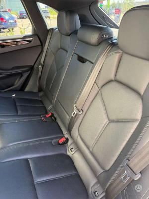 White Porsche Macan 2023 in Kaunas, with an engine capacity of 2.89 L and mileage of 61 thousand km for 51500 €, photo 10 on AUTOMOTO.COM.LV