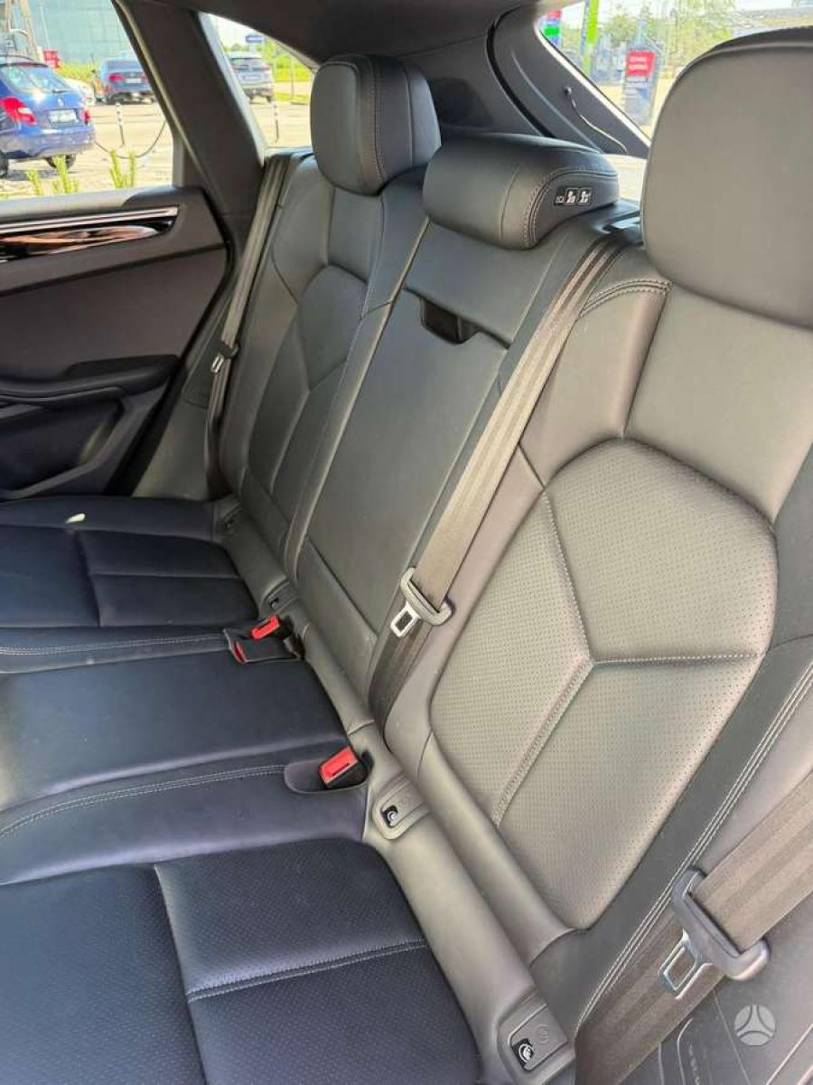 White Porsche Macan 2023 in Kaunas, with an engine capacity of 2.89 L and mileage of 61 thousand km for 51500 €, photo 10 on AUTOMOTO.COM.LV