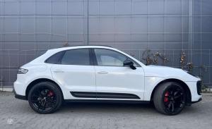 White Porsche Macan 2023 in Klaipeda, with an engine capacity of 2.89 L and mileage of 19 thousand km for 53900 €, photo 4 on AUTOMOTO.COM.LV