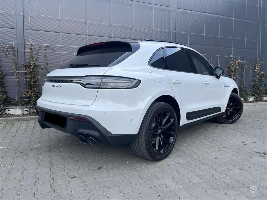 White Porsche Macan 2023 in Klaipeda, with an engine capacity of 2.89 L and mileage of 19 thousand km for 53900 €, photo 5 on AUTOMOTO.COM.LV