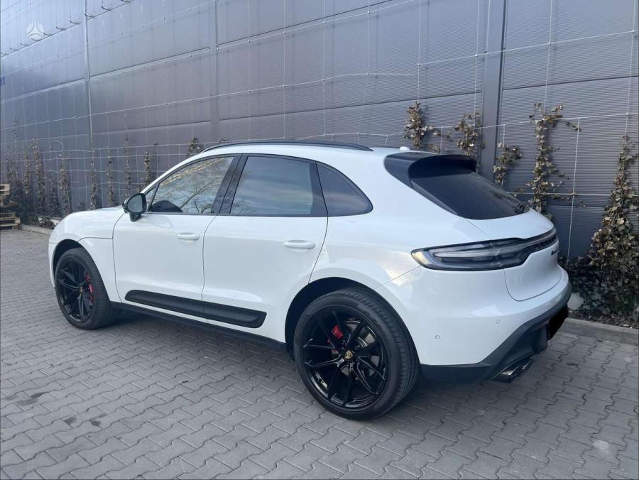 White Porsche Macan 2023 in Klaipeda, with an engine capacity of 2.89 L and mileage of 19 thousand km for 53900 €, photo 7 on AUTOMOTO.COM.LV