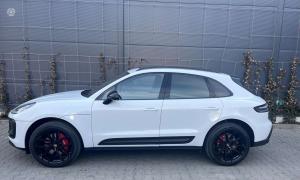 White Porsche Macan 2023 in Klaipeda, with an engine capacity of 2.89 L and mileage of 19 thousand km for 53900 €, photo 8 on AUTOMOTO.COM.LV