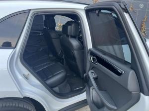 White Porsche Macan 2023 in Klaipeda, with an engine capacity of 2.89 L and mileage of 19 thousand km for 53900 €, photo 12 on AUTOMOTO.COM.LV
