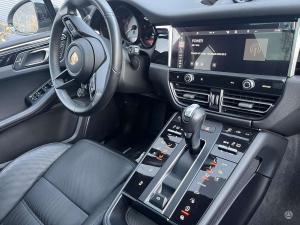 White Porsche Macan 2023 in Klaipeda, with an engine capacity of 2.89 L and mileage of 19 thousand km for 53900 €, photo 13 on AUTOMOTO.COM.LV