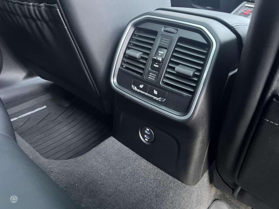 White Porsche Macan 2023 in Klaipeda, with an engine capacity of 2.89 L and mileage of 19 thousand km for 53900 €, photo 16 on AUTOMOTO.COM.LV