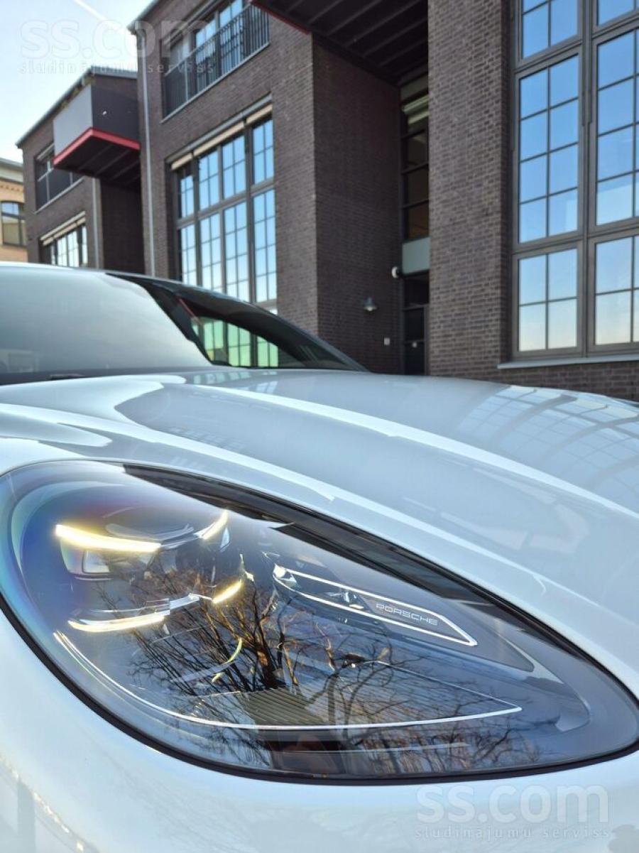 White Porsche Macan 2024 in Riga, with an engine capacity of 2.00 L and mileage of 20 thousand km for 44999 €, photo 12 on AUTOMOTO.COM.LV