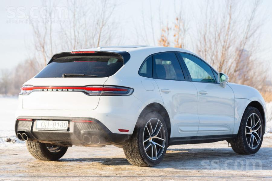 Balts Porsche Macan 2024 Rīga, ar dzinēja tilpumu 2.00 L un nobraukumu 16 tūkst. km par 52000 €, foto 1 vietnē AUTOMOTO.COM.LV