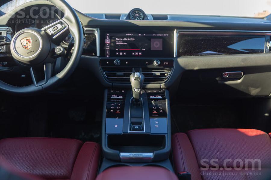 Balts Porsche Macan 2024 Rīga, ar dzinēja tilpumu 2.00 L un nobraukumu 16 tūkst. km par 52000 €, foto 8 vietnē AUTOMOTO.COM.LV