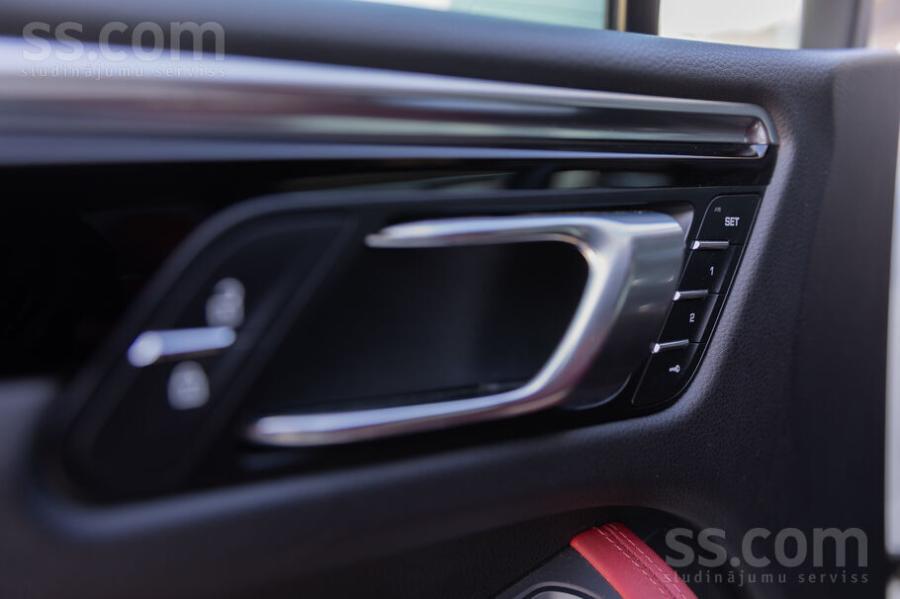 Balts Porsche Macan 2024 Rīga, ar dzinēja tilpumu 2.00 L un nobraukumu 16 tūkst. km par 52000 €, foto 15 vietnē AUTOMOTO.COM.LV