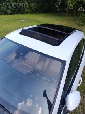 White Porsche Macan 2018 in Riga, with an engine capacity of 2.00 L and mileage of 125 thousand km for 35000 €, photo 14 on AUTOMOTO.COM.LV