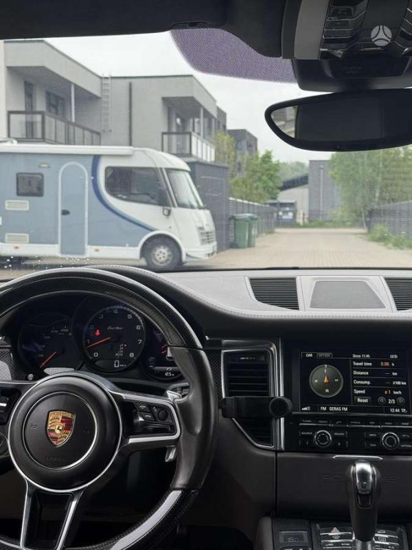 Dzeltens Porsche Macan 2014 Kauņa, ar dzinēja tilpumu 3.60 L un nobraukumu 206 tūkst. km par 23950 €, foto 7 vietnē AUTOMOTO.COM.LV