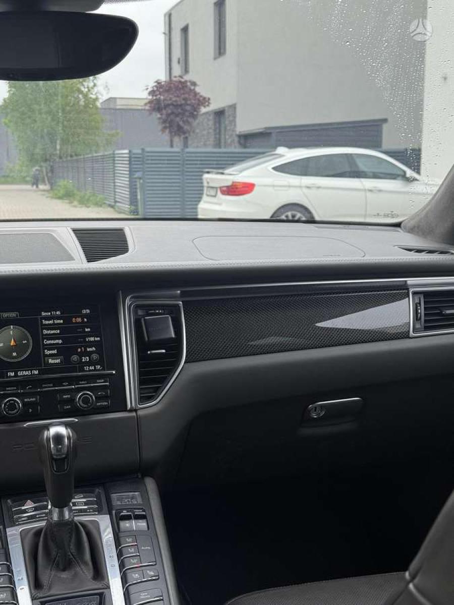 Dzeltens Porsche Macan 2014 Kauņa, ar dzinēja tilpumu 3.60 L un nobraukumu 206 tūkst. km par 23950 €, foto 10 vietnē AUTOMOTO.COM.LV