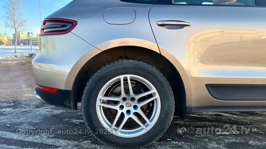 Dzeltens Porsche Macan 2016 Tallina, ar dzinēja tilpumu 2.00 L un nobraukumu 33 tūkst. km par 30000 €, foto 3 vietnē AUTOMOTO.COM.LV