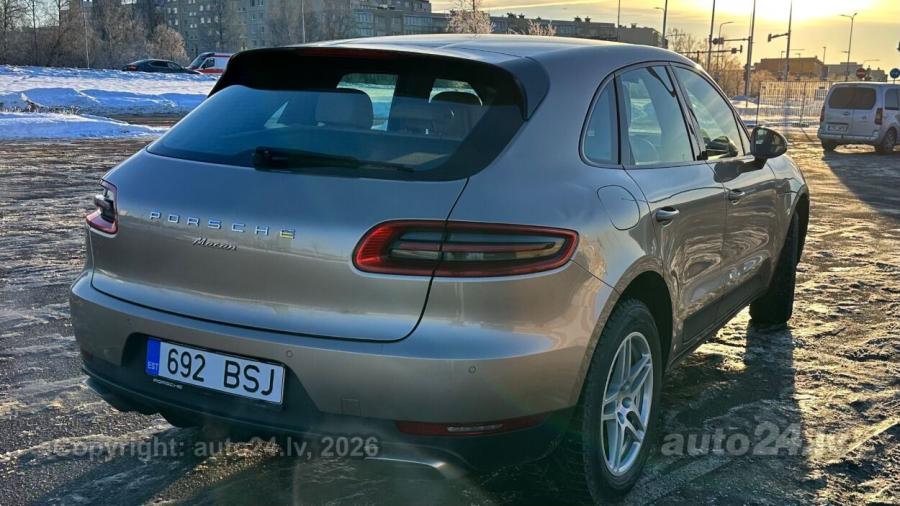 Dzeltens Porsche Macan 2016 Tallina, ar dzinēja tilpumu 2.00 L un nobraukumu 33 tūkst. km par 30000 €, foto 5 vietnē AUTOMOTO.COM.LV
