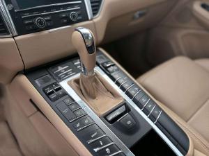 Dzeltens Porsche Macan 2016 Kauņa, ar dzinēja tilpumu 3.00 L un nobraukumu 173 tūkst. km par 19200 €, foto 17 vietnē AUTOMOTO.COM.LV