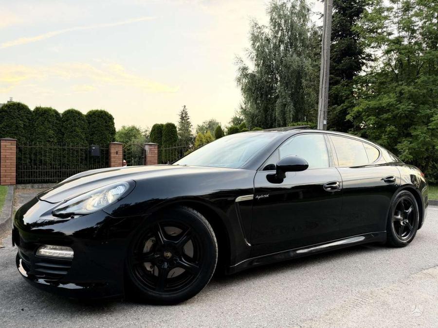 Melns Porsche Panamera 2013 Kauņa, ar dzinēja tilpumu 3.00 L un nobraukumu 146 tūkst. km par 19600 €, foto 1 vietnē AUTOMOTO.COM.LV