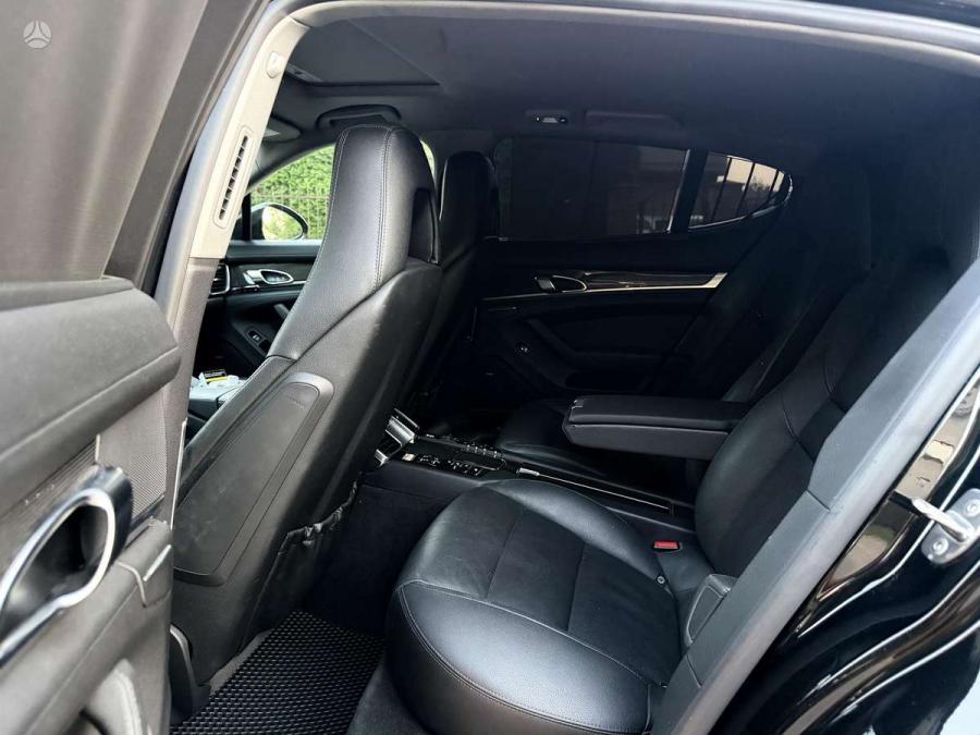 Melns Porsche Panamera 2013 Kauņa, ar dzinēja tilpumu 3.00 L un nobraukumu 146 tūkst. km par 19600 €, foto 19 vietnē AUTOMOTO.COM.LV