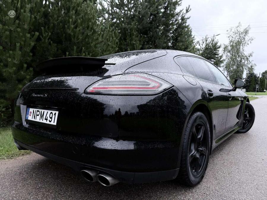 Melns Porsche Panamera 2013 Kauņa, ar dzinēja tilpumu 3.00 L un nobraukumu 146 tūkst. km par 19000 €, foto 1 vietnē AUTOMOTO.COM.LV