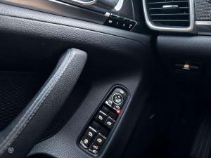 Melns Porsche Panamera 2013 Kauņa, ar dzinēja tilpumu 3.00 L un nobraukumu 146 tūkst. km par 19000 €, foto 13 vietnē AUTOMOTO.COM.LV