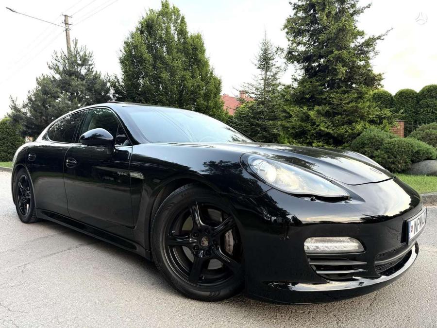 Black Porsche Panamera 2013 in Kaunas, with an engine capacity of 3.00 L and mileage of 146 thousand km for 16900 €, photo 4 on AUTOMOTO.COM.LV