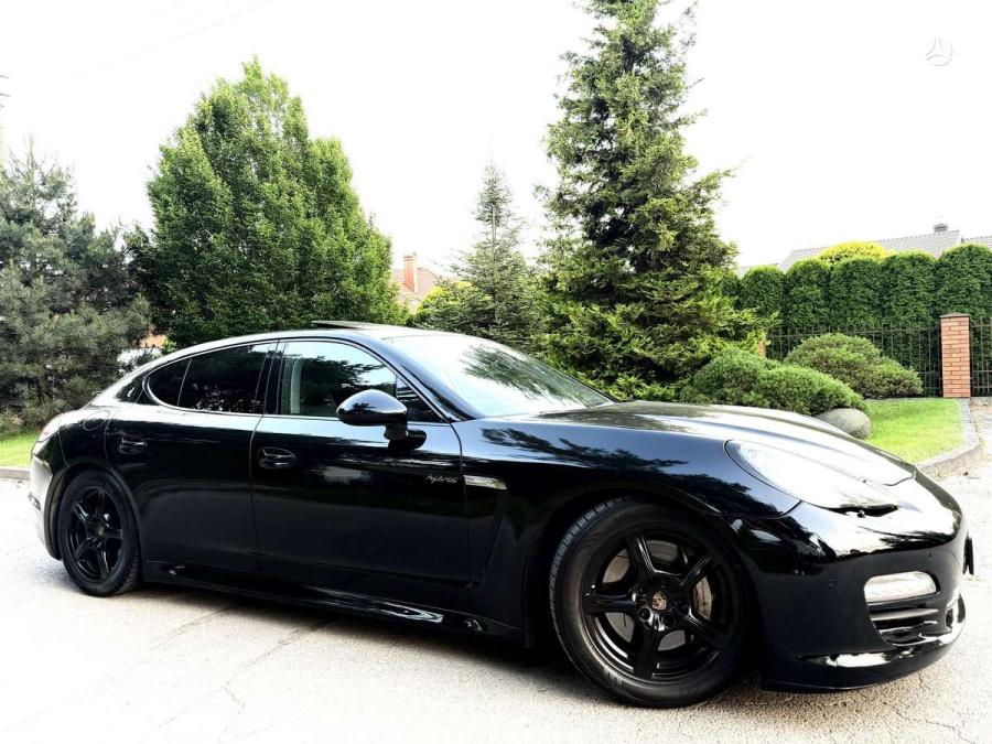 Black Porsche Panamera 2013 in Kaunas, with an engine capacity of 3.00 L and mileage of 146 thousand km for 16900 €, photo 24 on AUTOMOTO.COM.LV