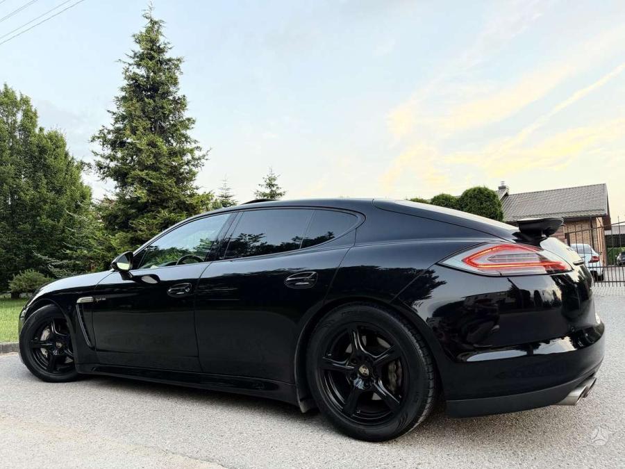 Black Porsche Panamera 2013 in Kaunas, with an engine capacity of 3.00 L and mileage of 146 thousand km for 16900 €, photo 25 on AUTOMOTO.COM.LV
