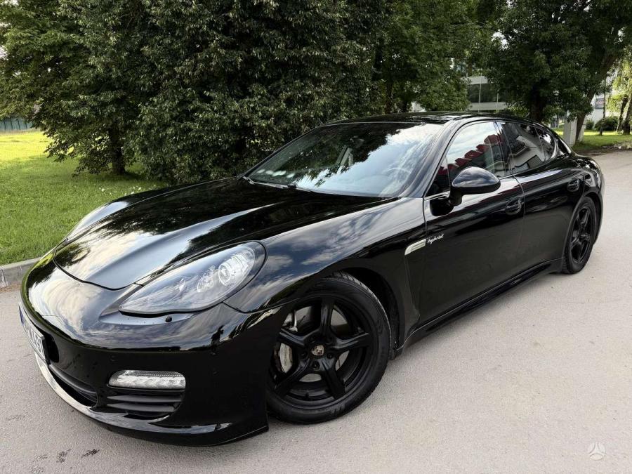 Black Porsche Panamera 2013 in Kaunas, with an engine capacity of 3.00 L and mileage of 145 thousand km for 17500 €, photo 1 on AUTOMOTO.COM.LV