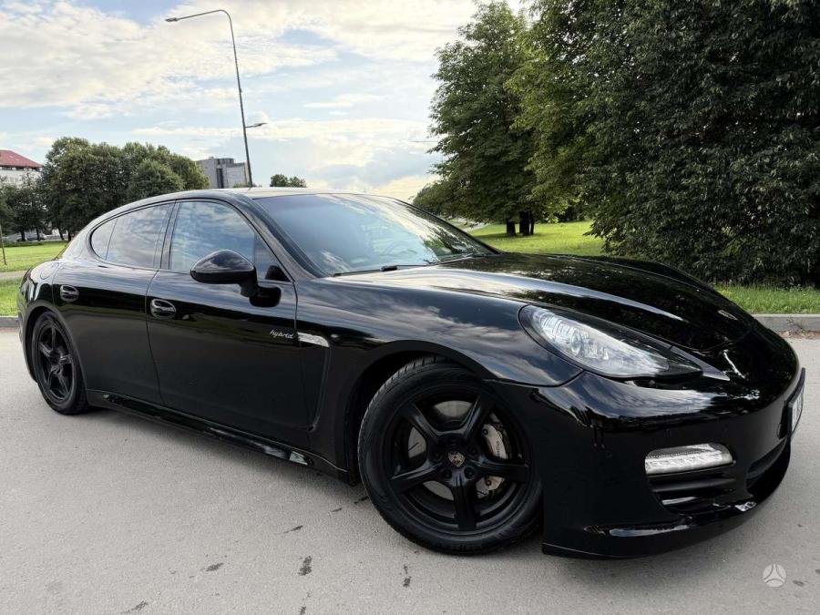 Black Porsche Panamera 2013 in Kaunas, with an engine capacity of 3.00 L and mileage of 145 thousand km for 17500 €, photo 3 on AUTOMOTO.COM.LV