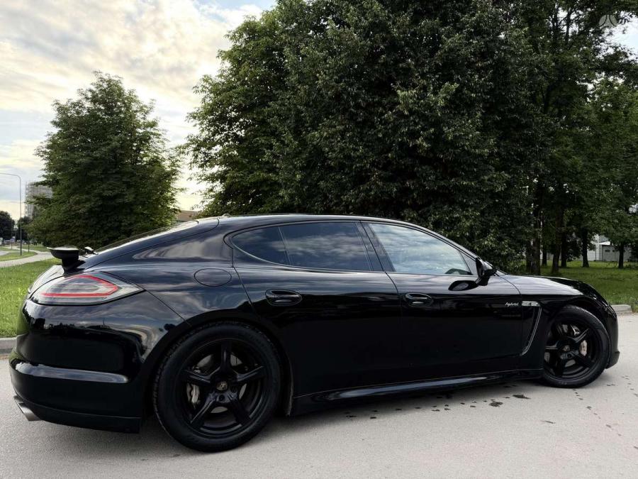 Black Porsche Panamera 2013 in Kaunas, with an engine capacity of 3.00 L and mileage of 145 thousand km for 17500 €, photo 5 on AUTOMOTO.COM.LV