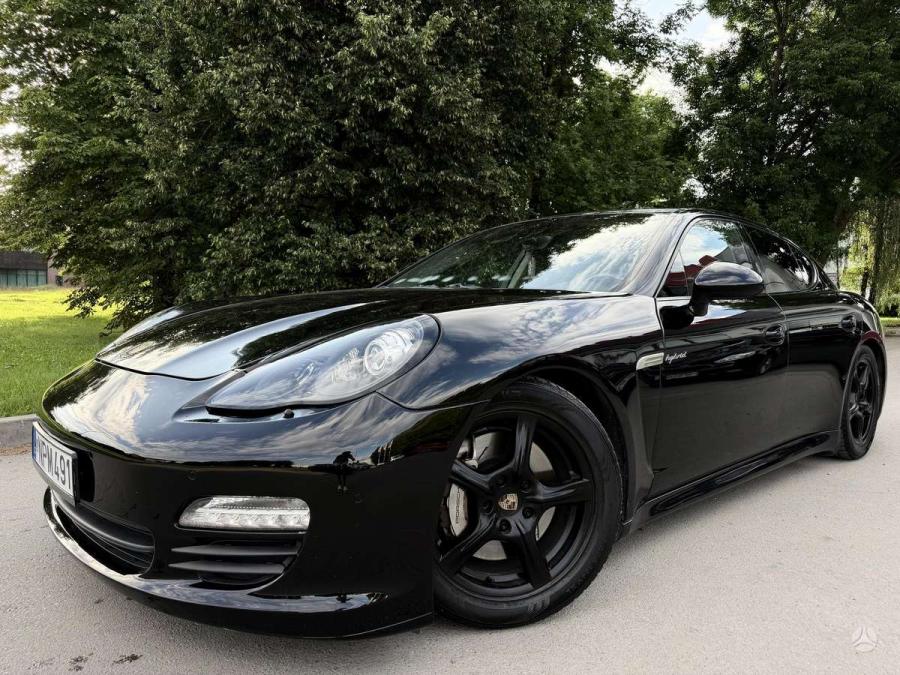 Black Porsche Panamera 2013 in Kaunas, with an engine capacity of 3.00 L and mileage of 145 thousand km for 17500 €, photo 6 on AUTOMOTO.COM.LV