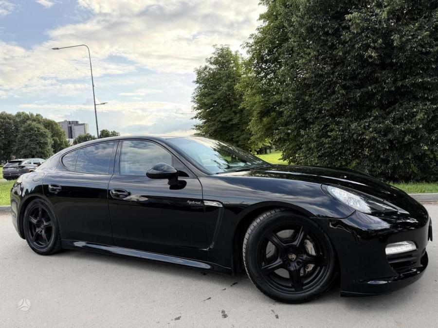 Black Porsche Panamera 2013 in Kaunas, with an engine capacity of 3.00 L and mileage of 145 thousand km for 17500 €, photo 7 on AUTOMOTO.COM.LV