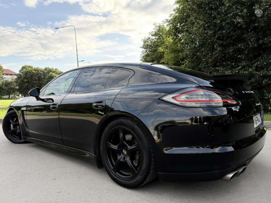 Black Porsche Panamera 2013 in Kaunas, with an engine capacity of 3.00 L and mileage of 145 thousand km for 17500 €, photo 8 on AUTOMOTO.COM.LV